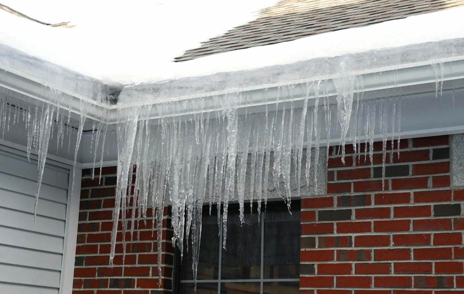 Will Snow and Ice Affect My Gutters? | Gutter Guards by K-Guard™ | Leaf ...